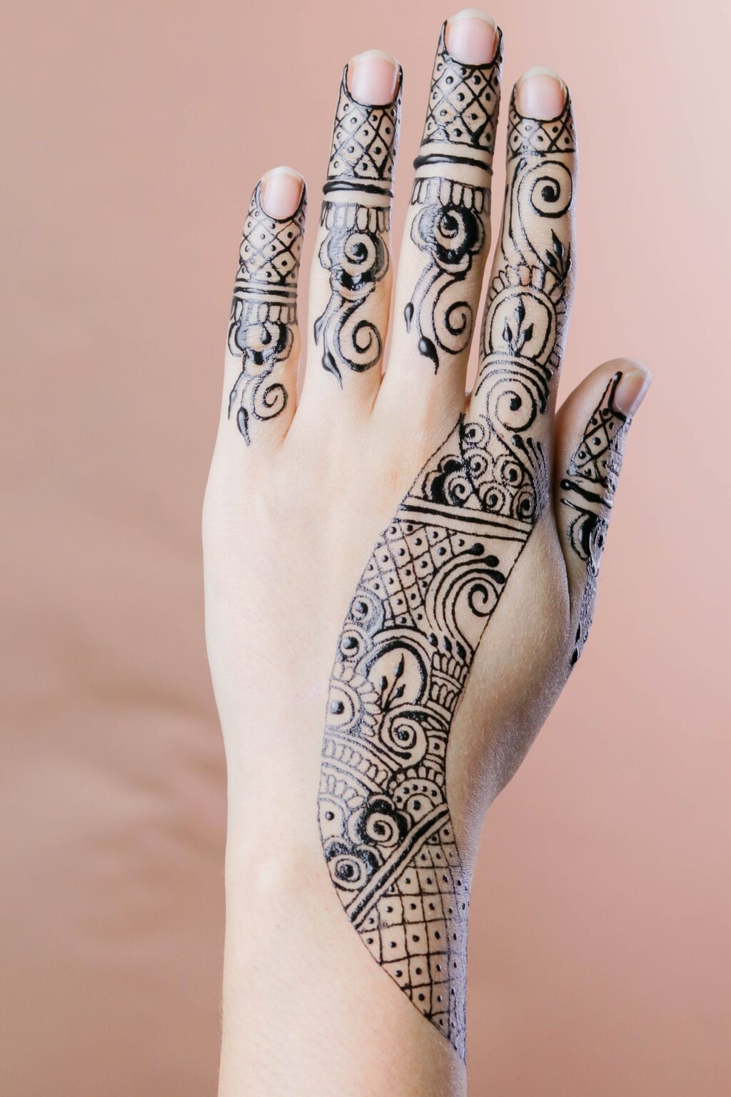 Best Mehendi Designs for KarwaChauth 2022