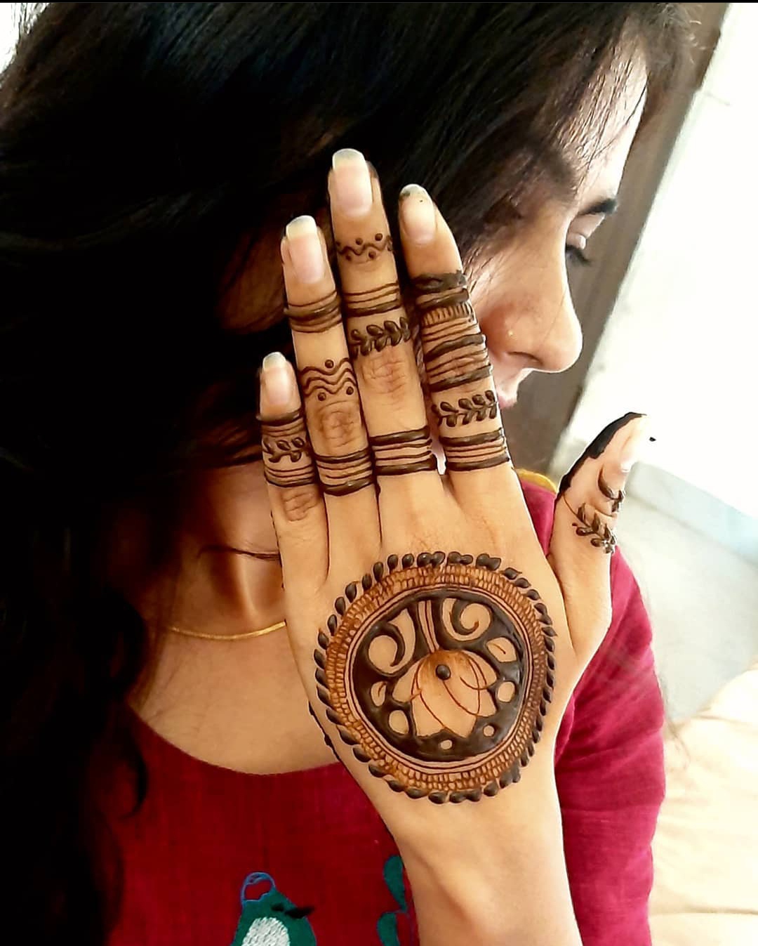 Back Hand Circle Mehndi Designs for Special Occasions